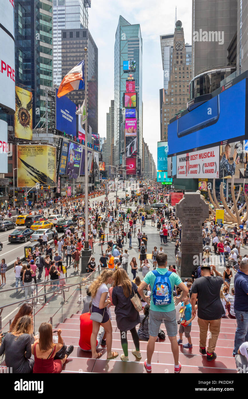 Manhattan times square hi-res stock photography and images - Alamy