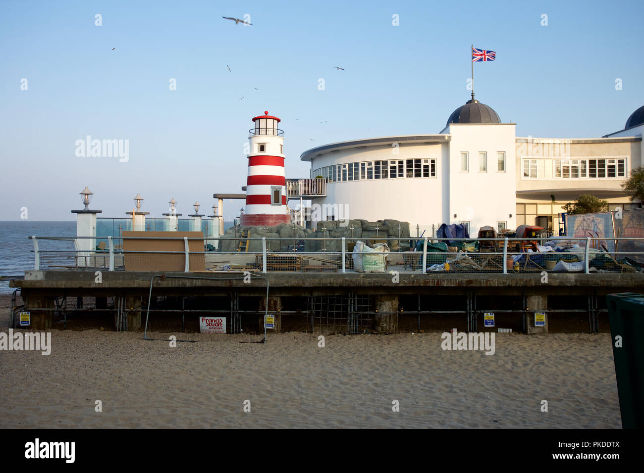 Funfair rides on pier clacton hi-res stock photography and images - Alamy
