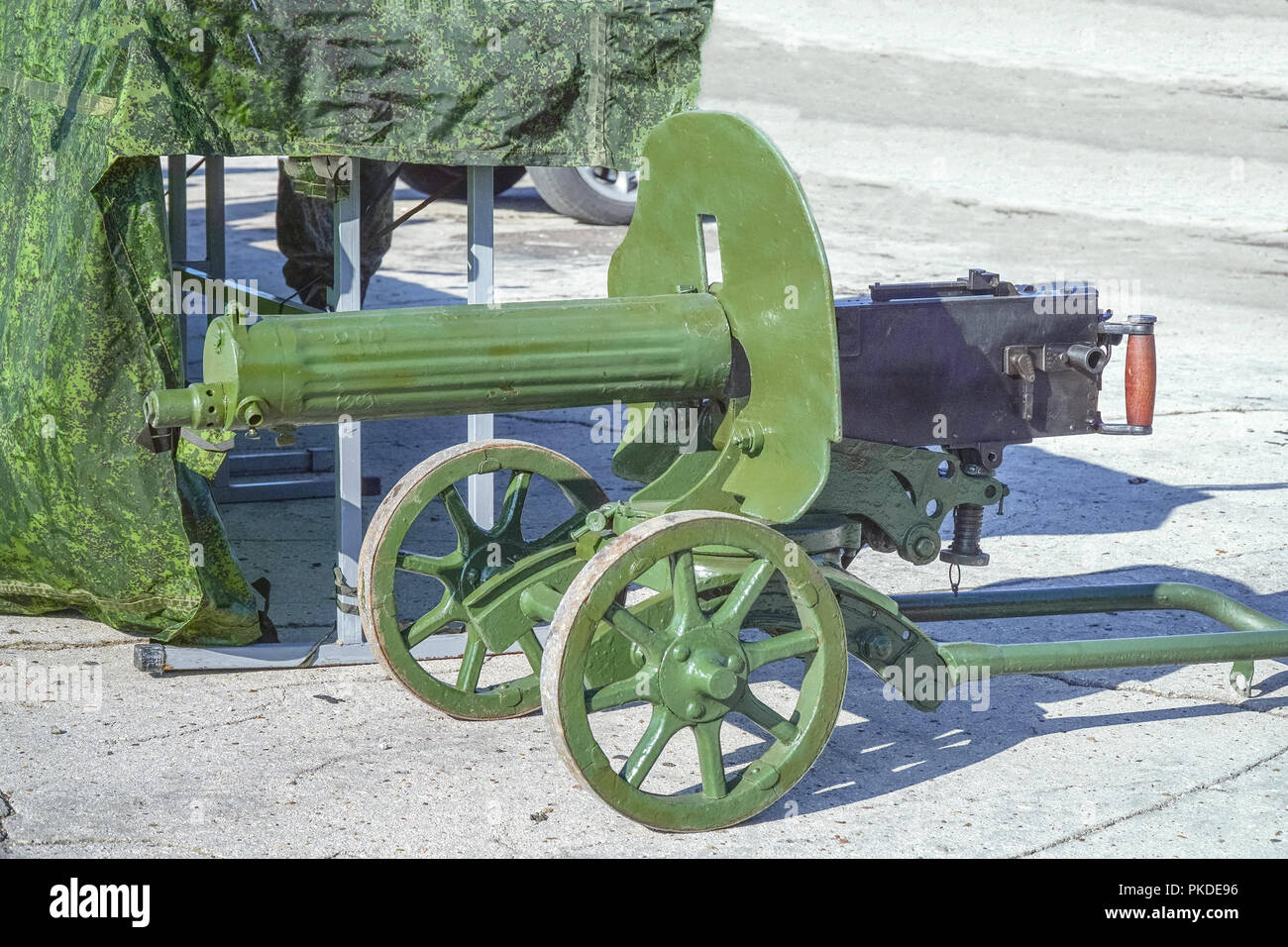Machine gun green color Maxim system Stock Photo - Alamy