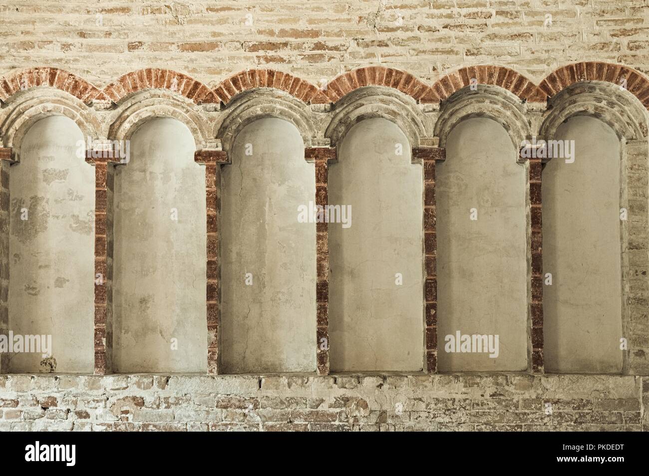 Medieval windows with round arches - Roman style details (Fiastra Abbey ...