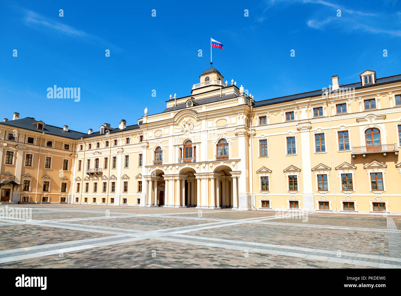 Strelna constantine palace hi-res stock photography and images - Alamy