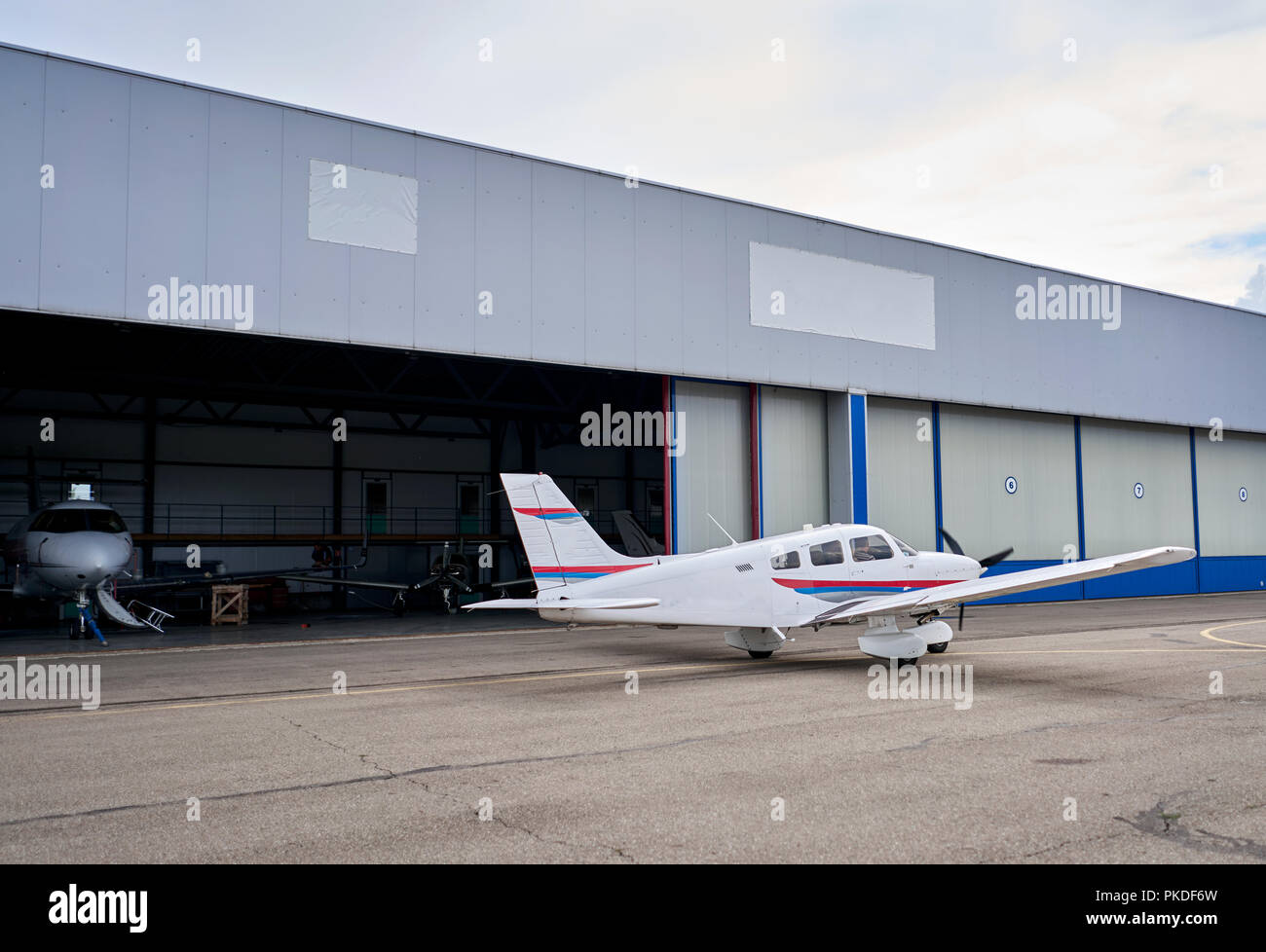 Corporate jet on runway hi-res stock photography and images - Alamy