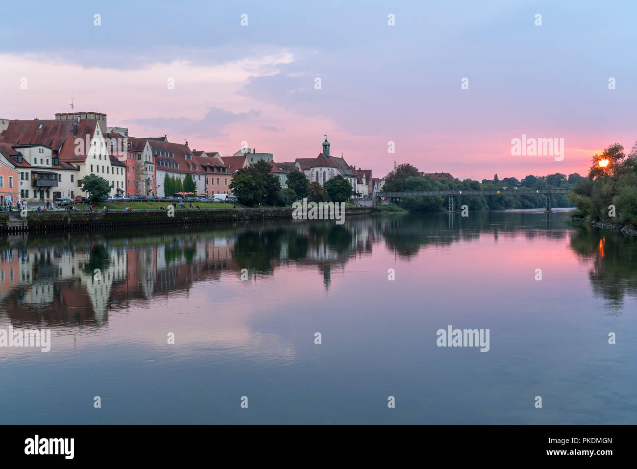 Sonnenuntergang an der Donau, Regensburg, Bayern, Deutschland, Europa ...