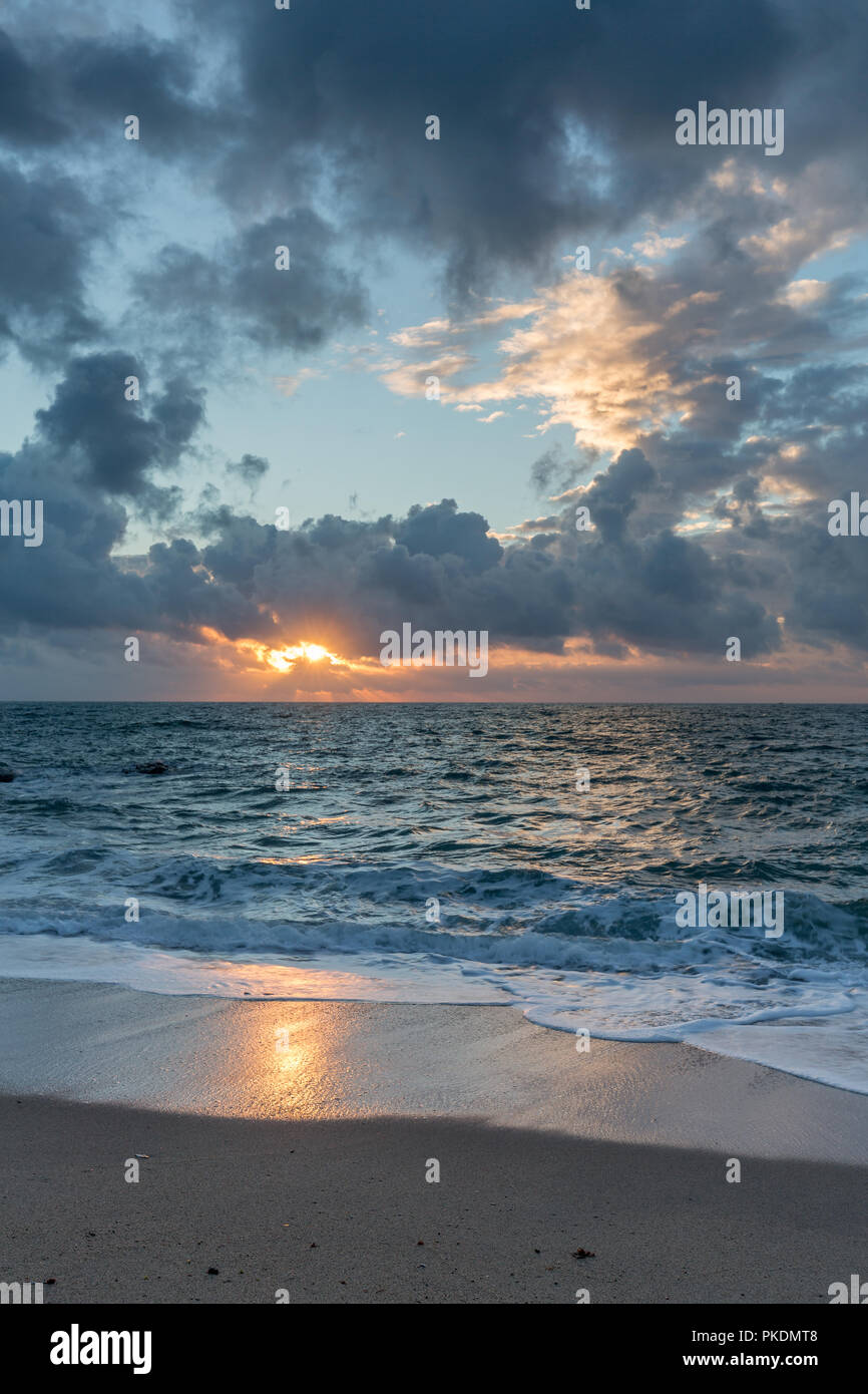 Sunrise, Pentewan Sands, Cornwall Stock Photo - Alamy