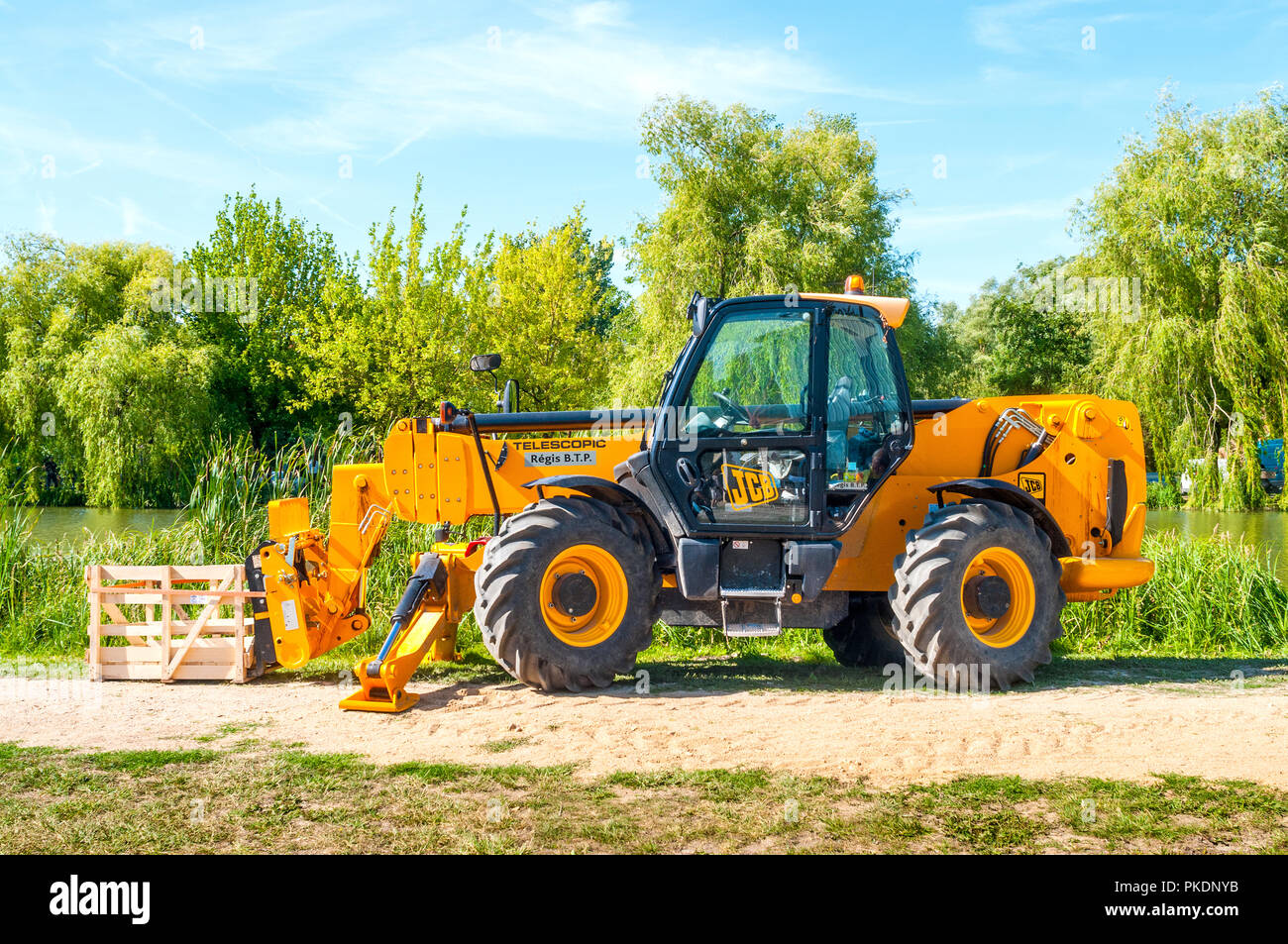 JCB Telescopic tractor machine - France Stock Photo - Alamy