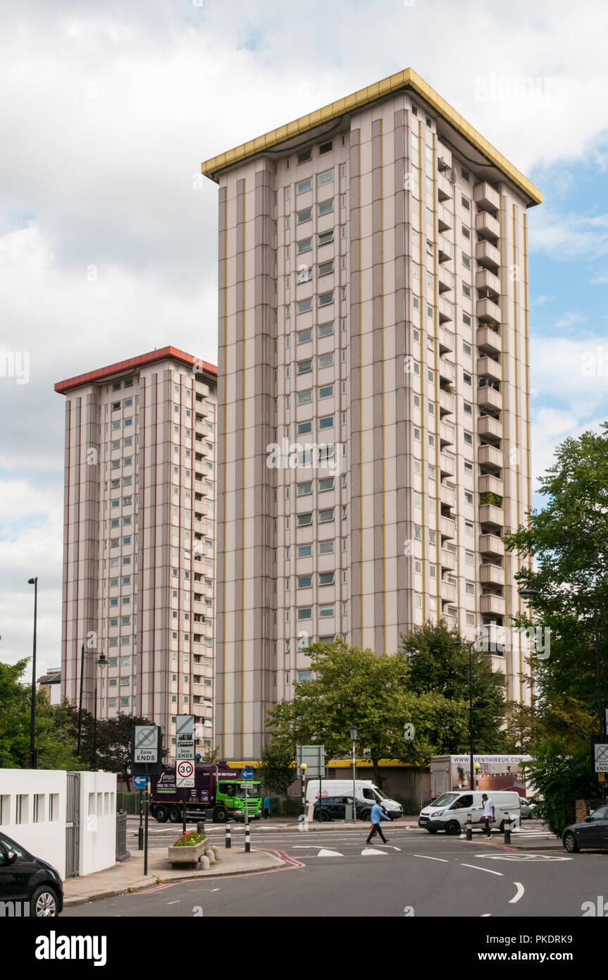 Tower blocks 1960s hi-res stock photography and images - Alamy