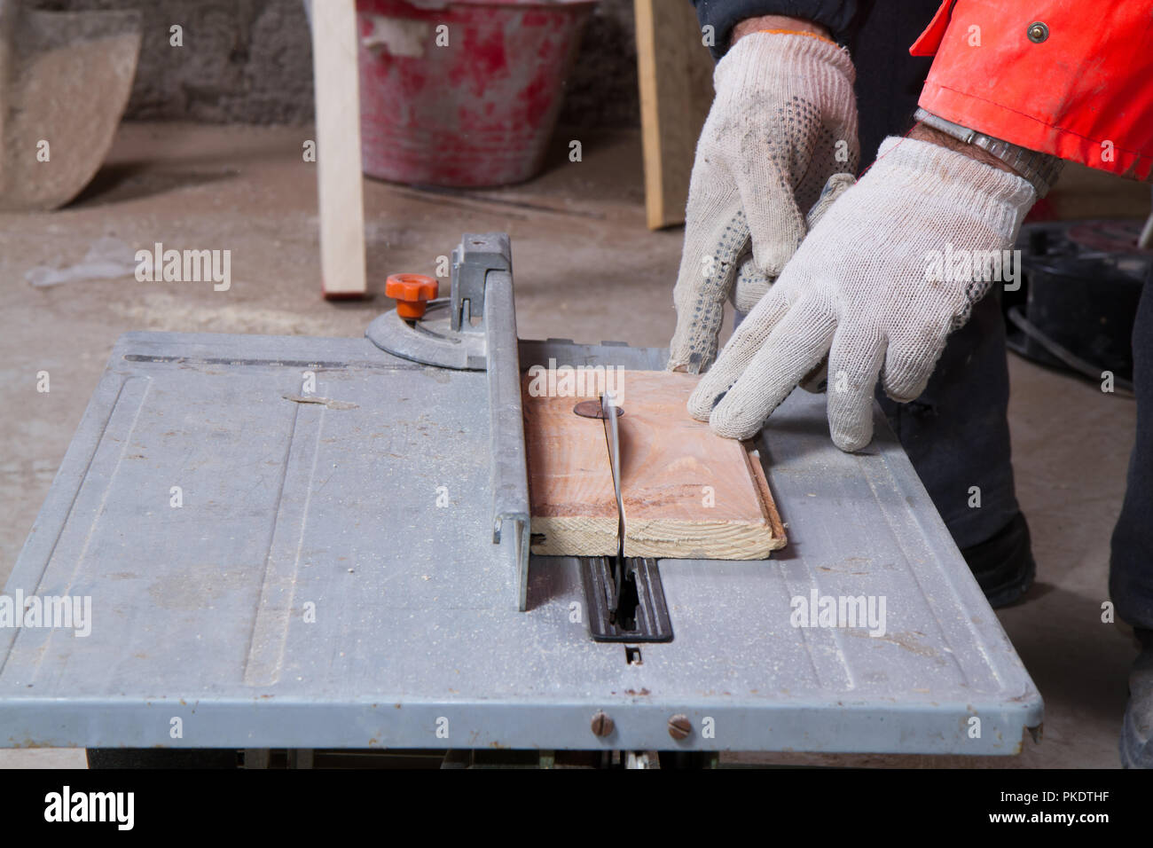 carpenter at work in a building site Stock Photo - Alamy