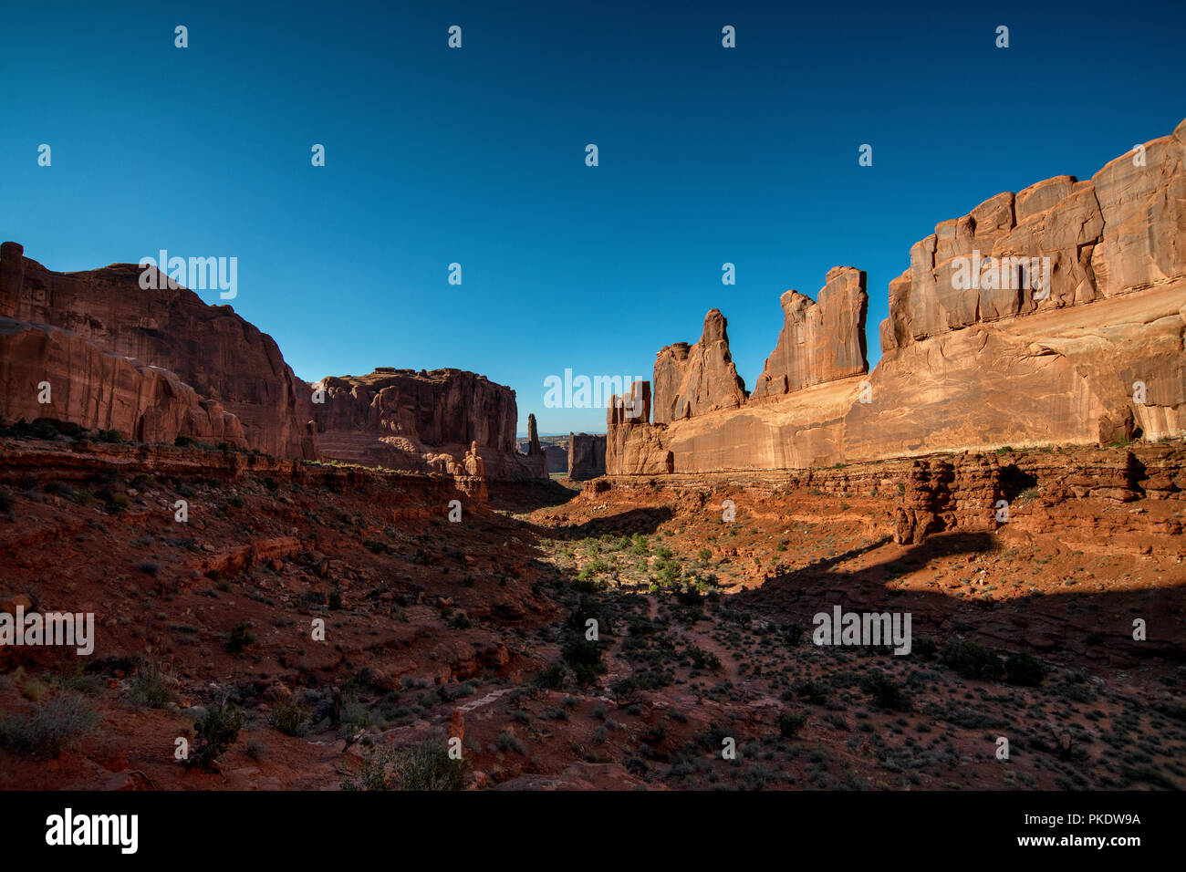 The Courthouse Towers Rock formations from Park Avenue viewpoint Arches ...