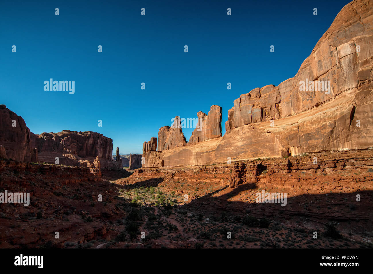 The Courthouse Towers Rock formations from Park Avenue viewpoint Arches ...