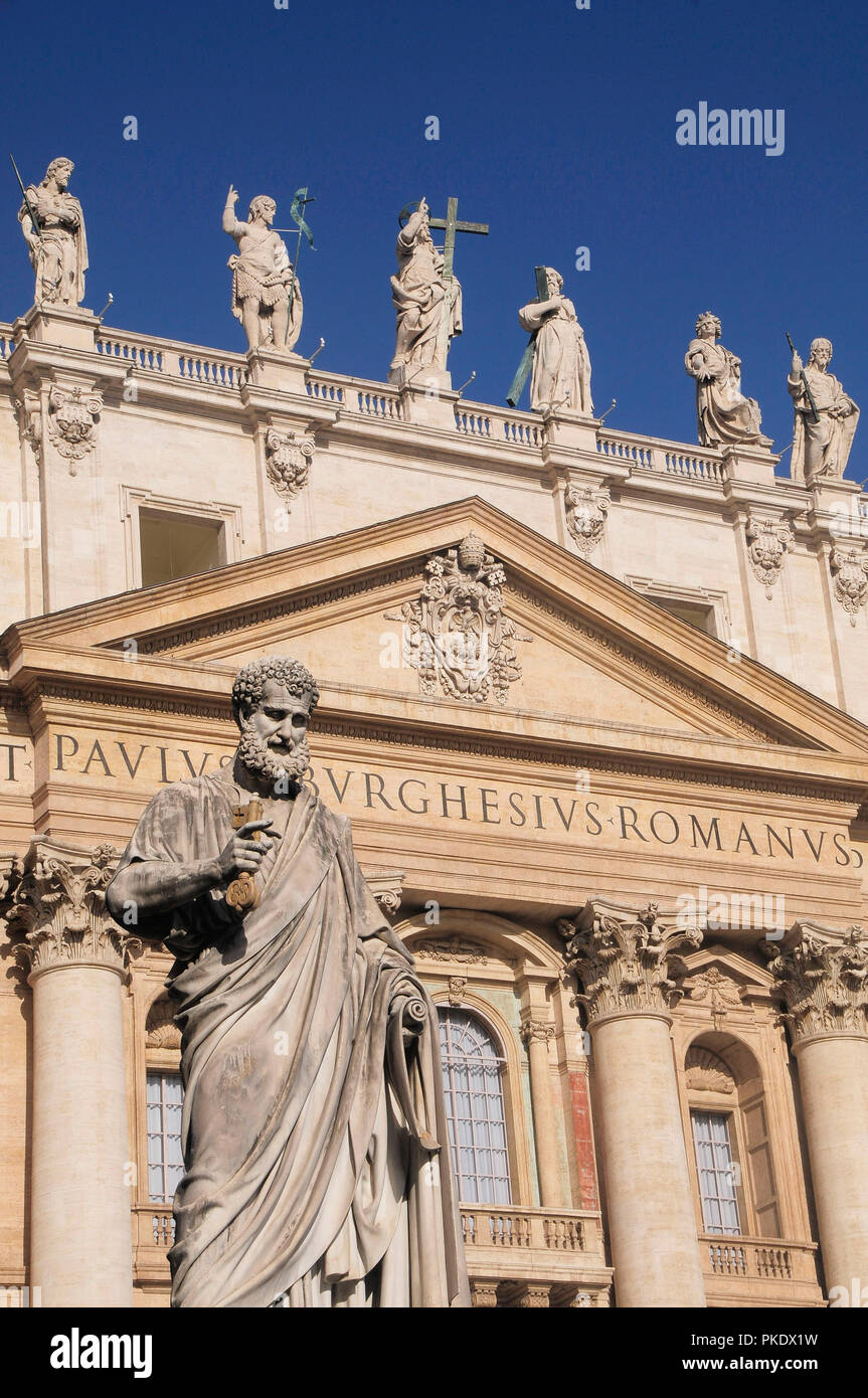 Italy, Lazio, Rome, Vatican City, St Peter's Square, statue of St Peter ...