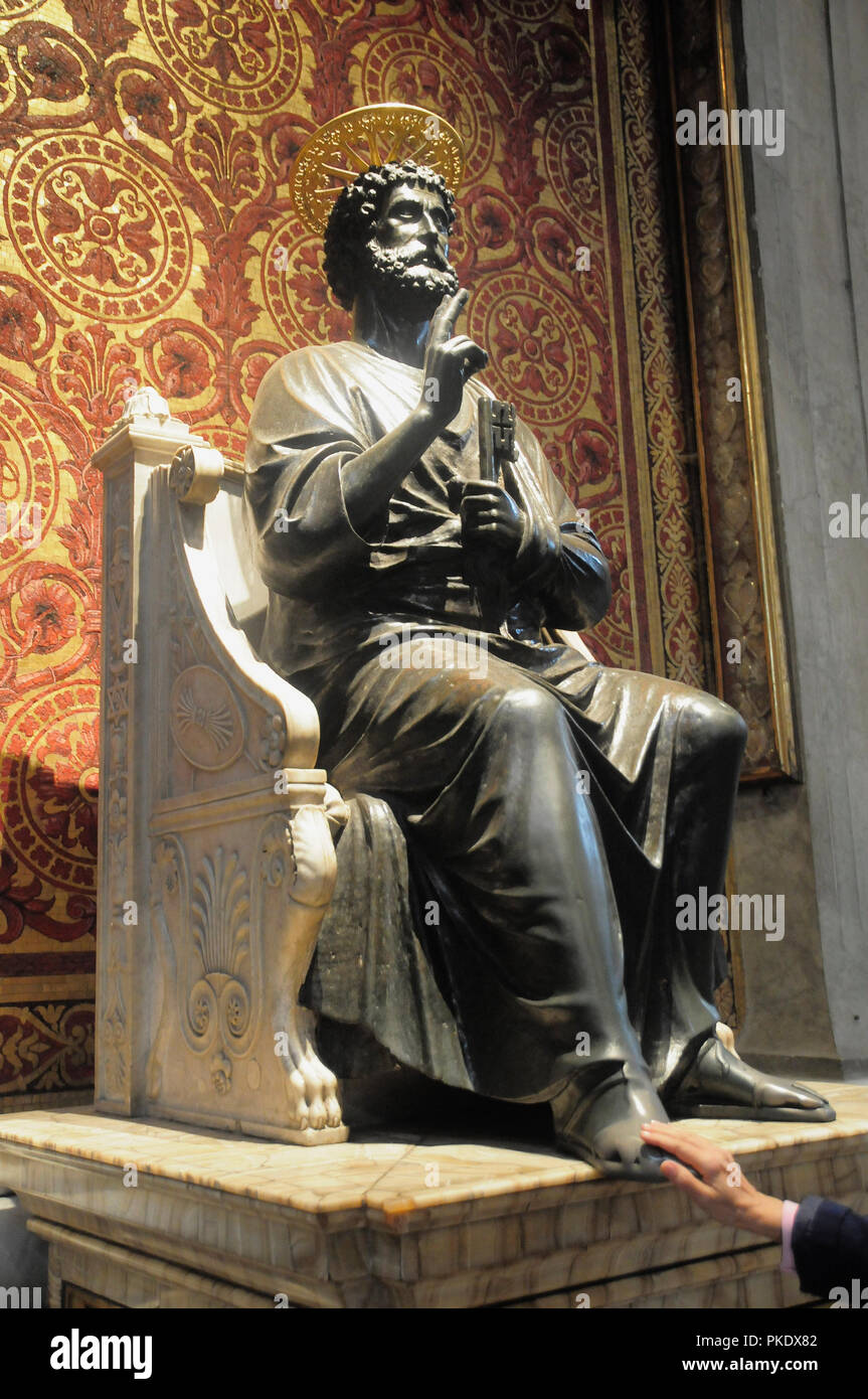 Italy, Lazio, Rome, Vatican City, St Peter's Square, St Peter's ...