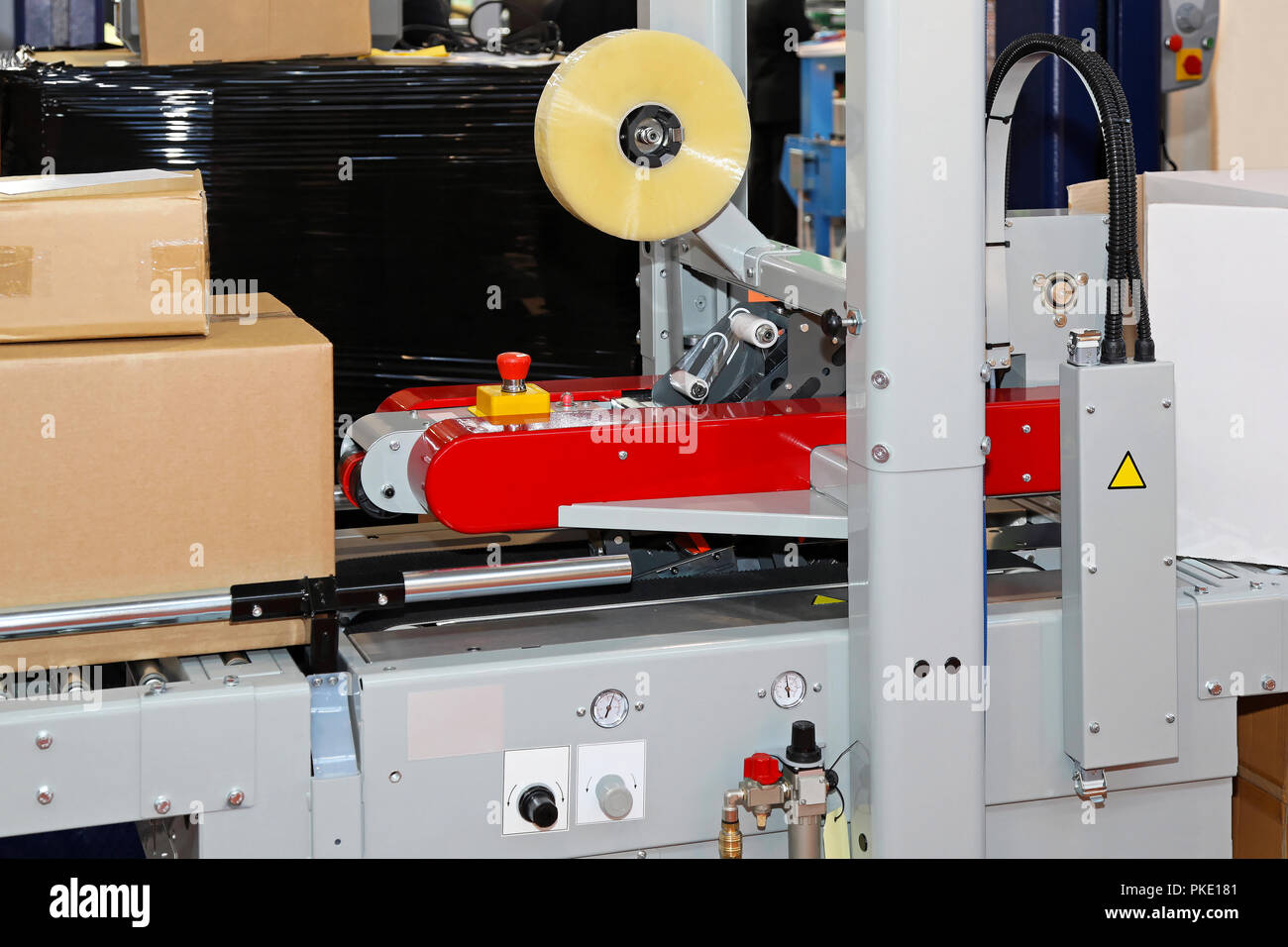 Automated packing and labeling machine for boxes Stock Photo - Alamy Automated packing and labeling machine for boxes Stock Photo - Alamy