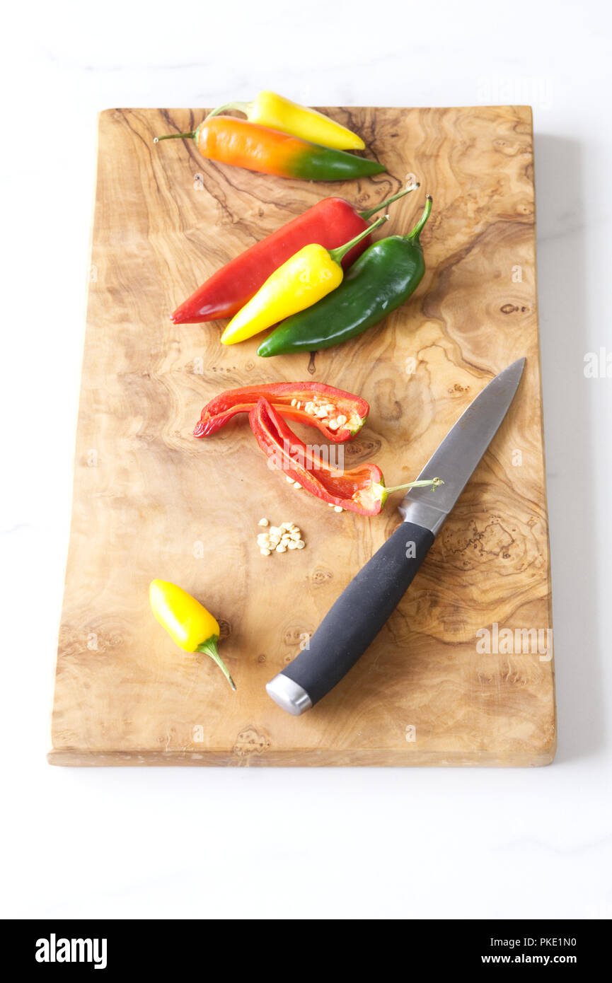Hot cut green chillies hi-res stock photography and images - Alamy