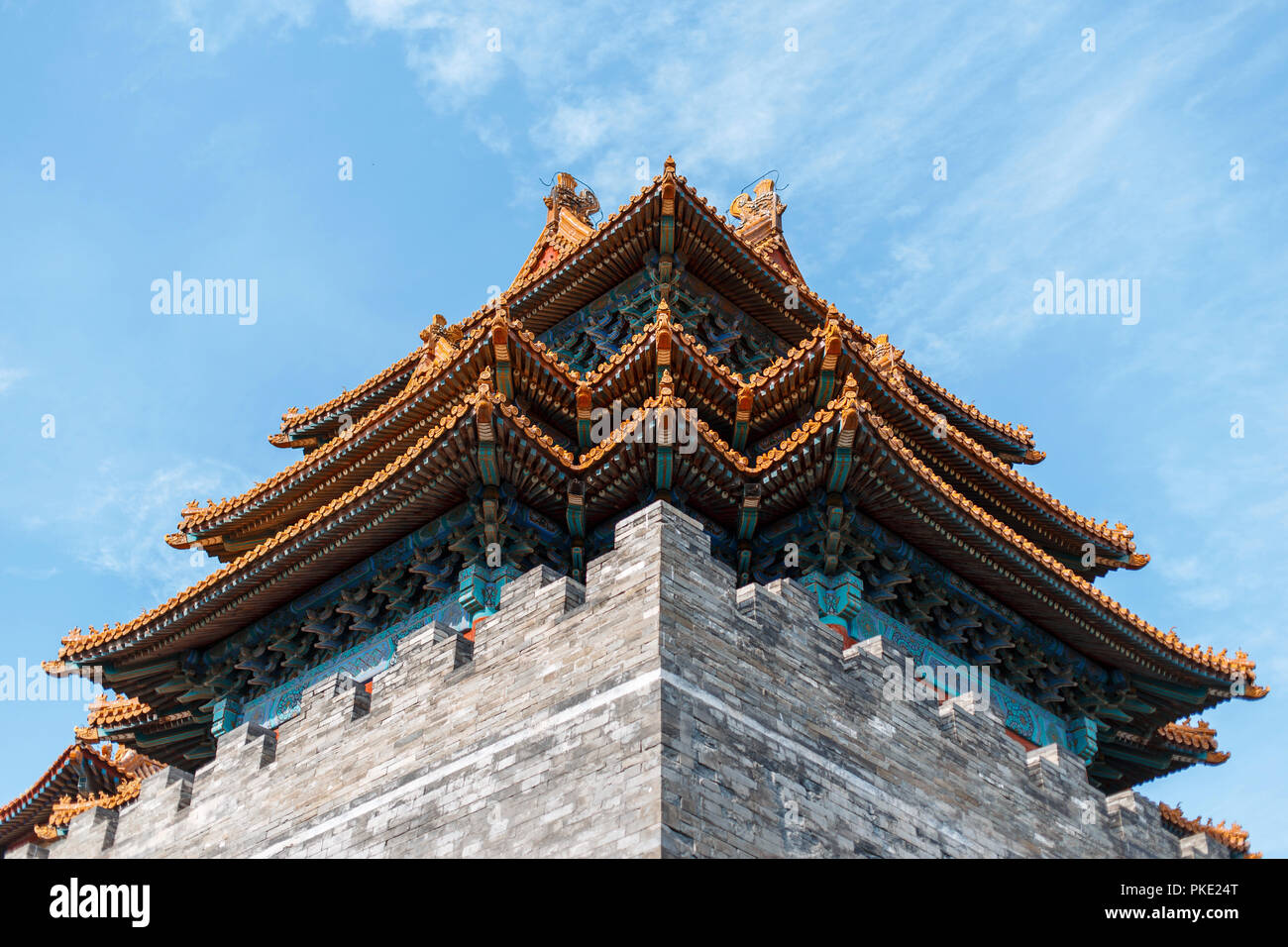 Chinese Palace. Beautiful old design roof Stock Photo - Alamy