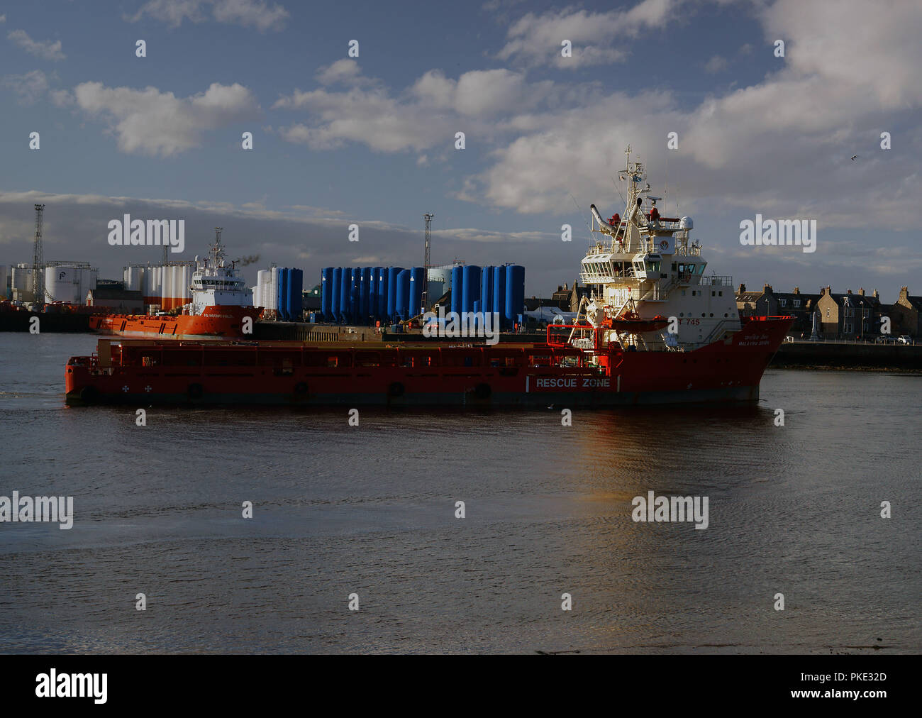 Oil rig north sea oil rig scotland hi-res stock photography and images ...