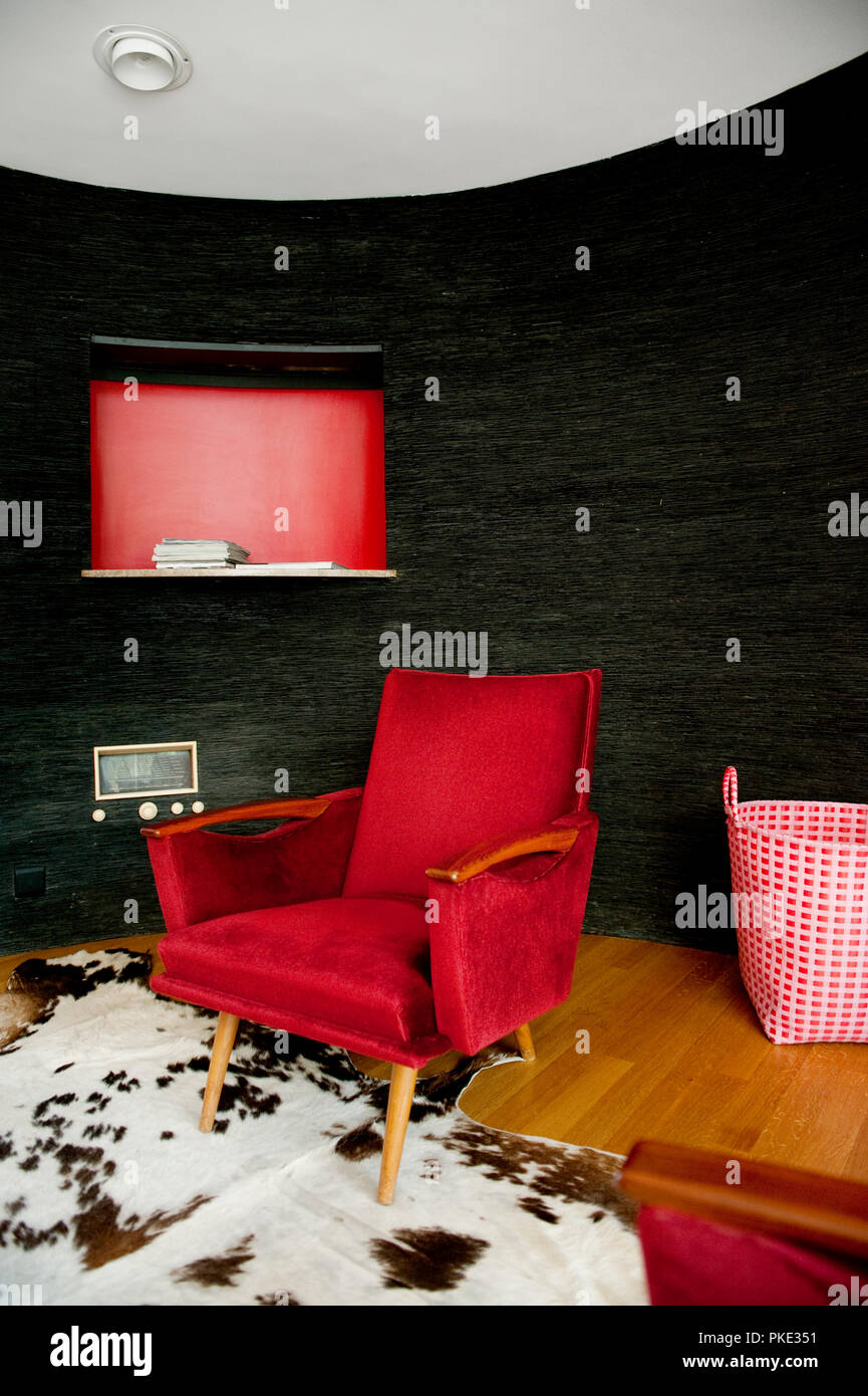 The retro interior of Hooverphonic front man Alex Callier's house in ...