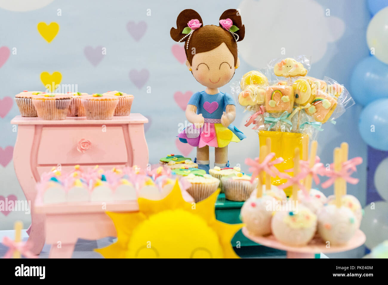 Table decorated for children's birthday Stock Photo - Alamy