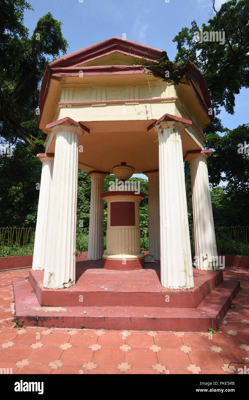 Roxburgh monument (William Roxburgh 1751–1815 Scottish surgeon and ...