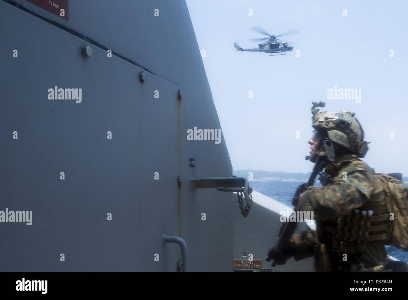 A reconnaissance Marine with the 31st Marine Expeditionary Unit's Force ...