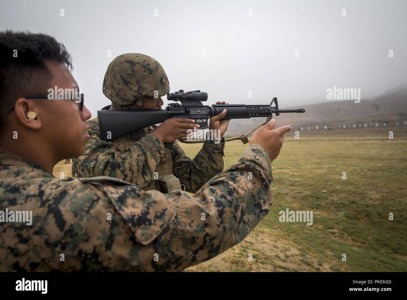 Combat marksmanship coach hi-res stock photography and images - Alamy