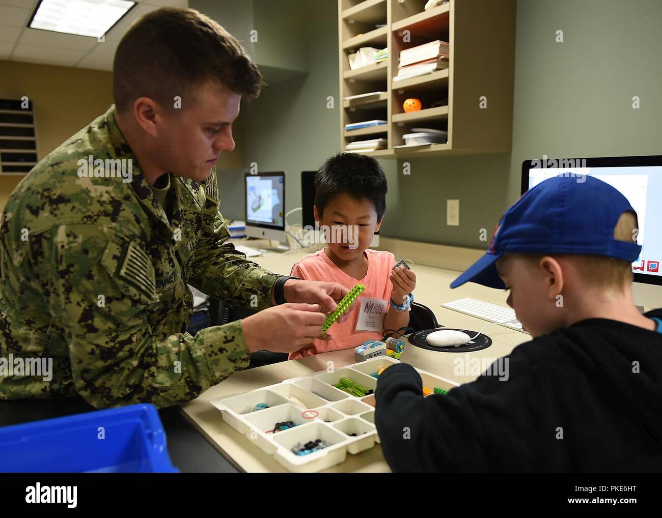 University of minnesota military support hi-res stock photography and ...