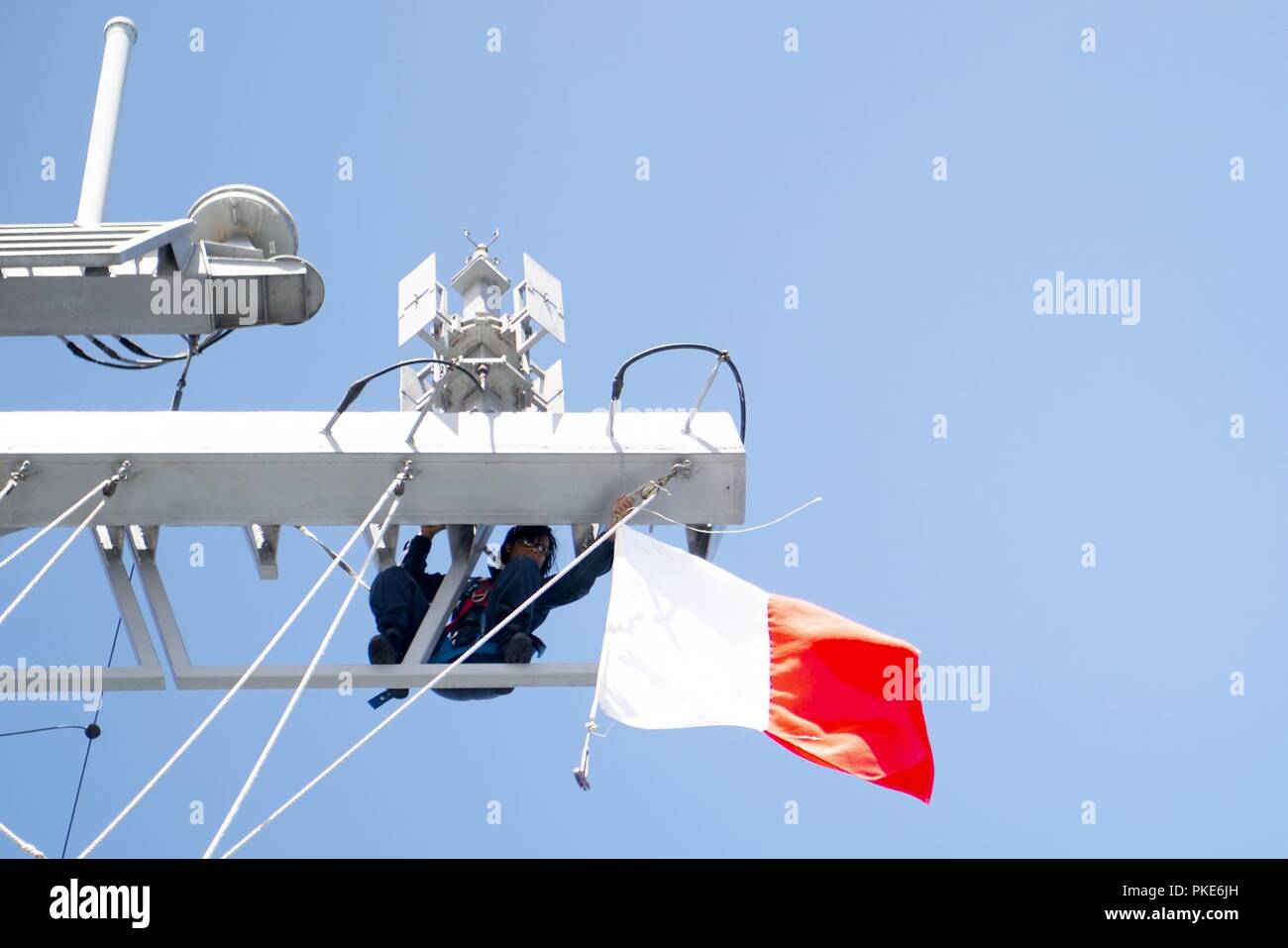 Destroyer ddg mast hi-res stock photography and images - Alamy