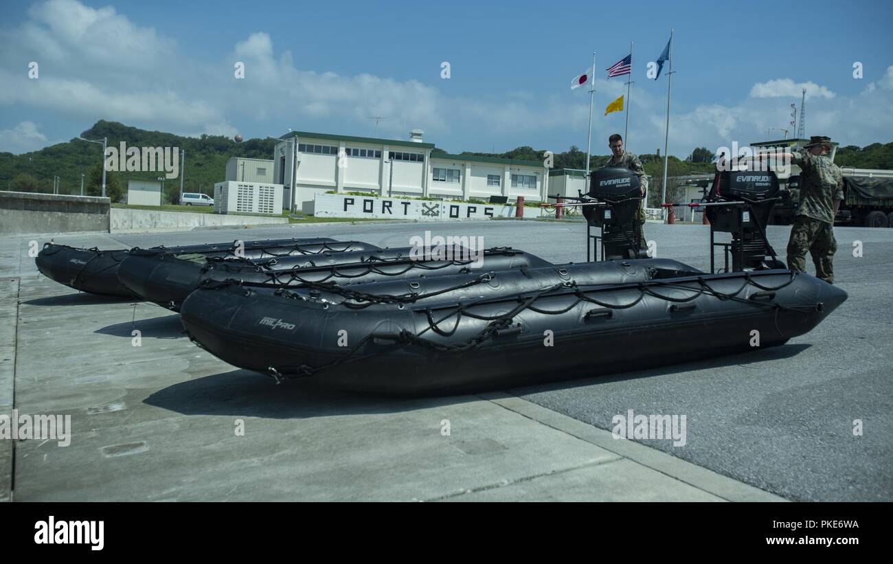 Marines with the 31st Marine Expeditionary Unit’s Force Reconnaissance ...
