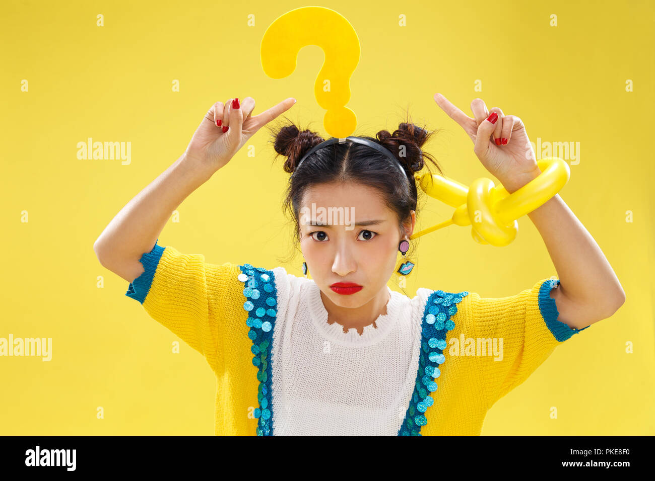 Young woman wore a question mark card Stock Photo - Alamy