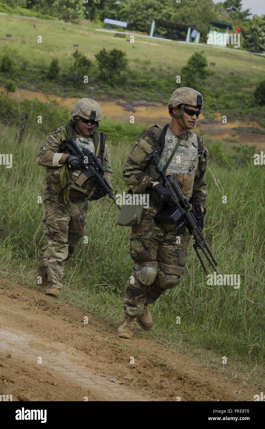 Soldiers with Charlie Company, 100th Battalion, 442nd Infantry Regiment ...