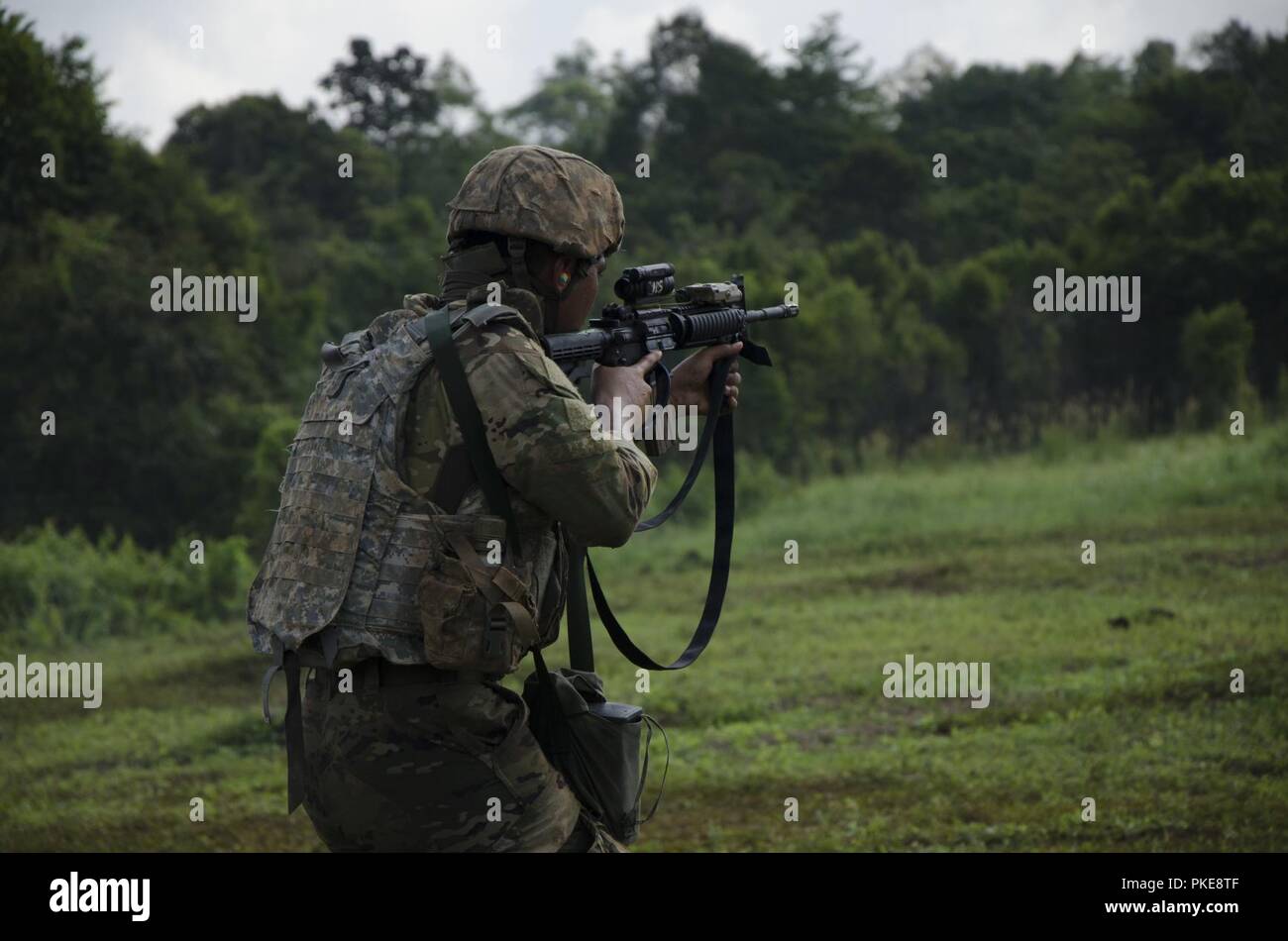 Soldiers with Charlie Company, 100th Battalion, 442nd Infantry Regiment ...