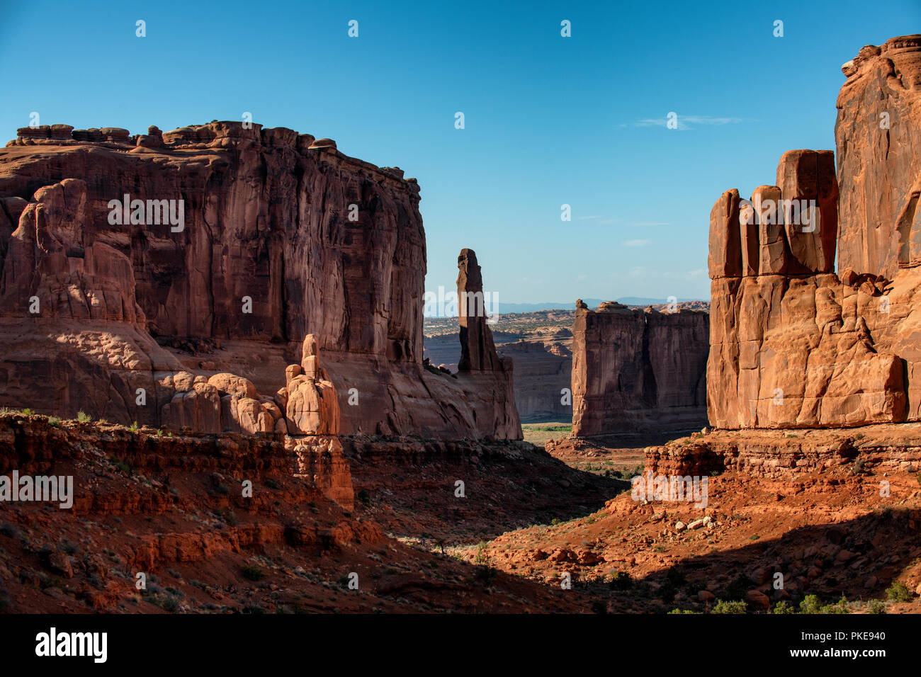 The Courthouse Towers Rock formations from Park Avenue viewpoint Arches ...