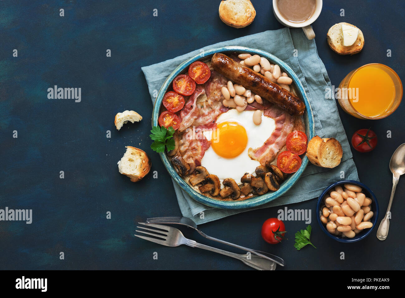 Hearty english breakfast hi-res stock photography and images - Alamy