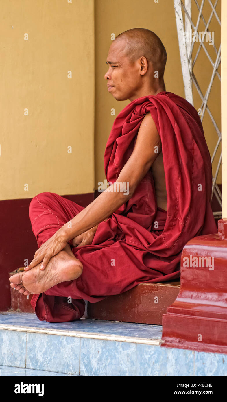 Monk sitting hi-res stock photography and images - Alamy