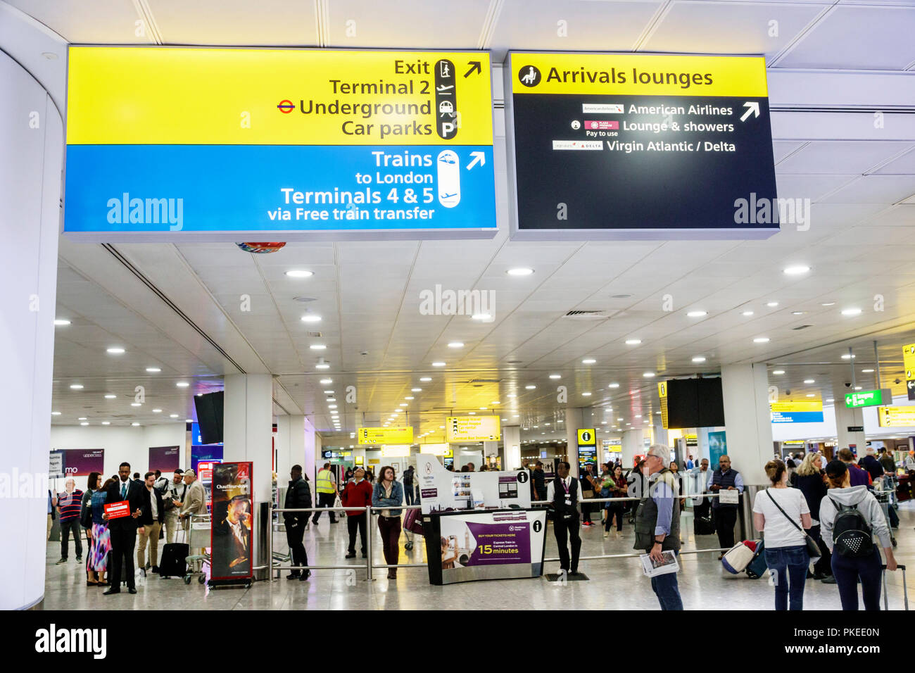 Airport lounges sign hi-res stock photography and images - Alamy