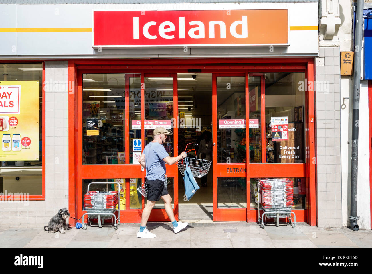 Convenience Store Entrance High Resolution Stock Photography and Images ...