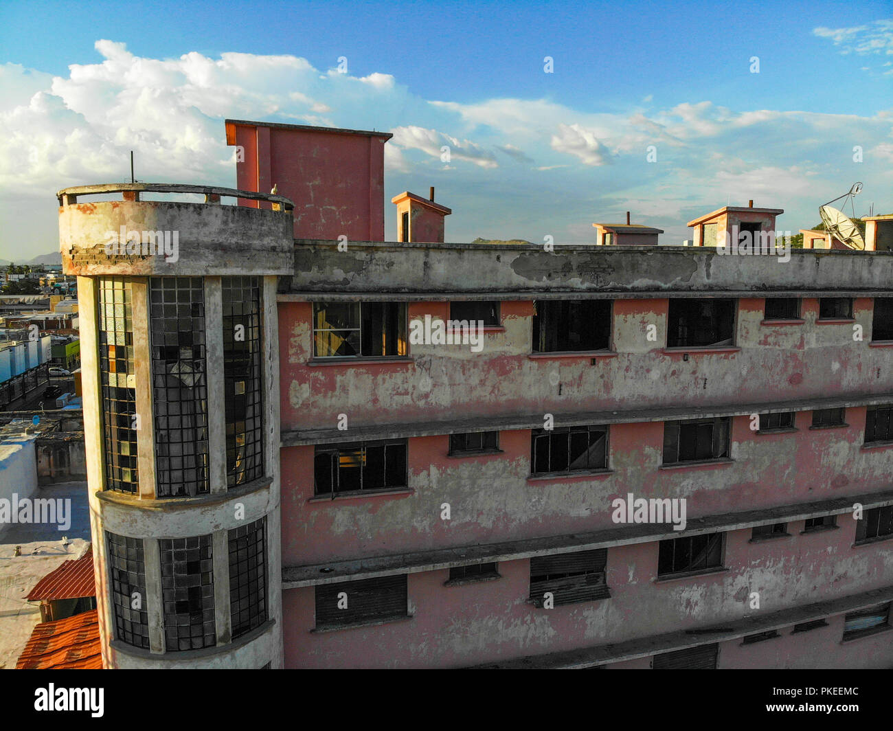 ruinas de Hotel Laval en abandono, ubicado en el centro historico de ...