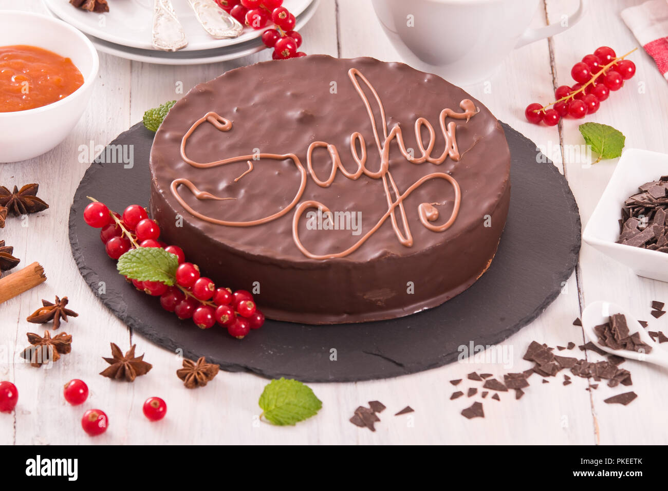 Sacher torte sponge hi-res stock photography and images - Alamy