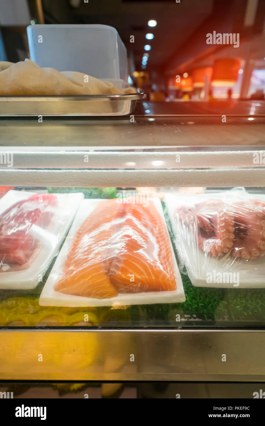salmon fish at market stall Stock Photo - Alamy