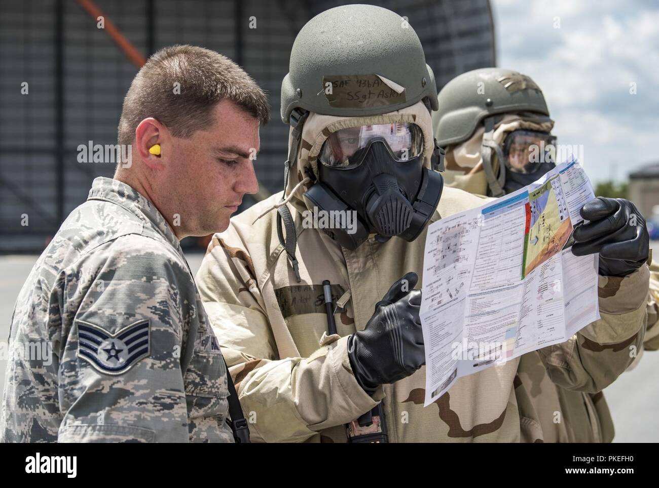 Staff Sgts. Zachary Aslett (center), 436th Aerial Port Squadron load ...