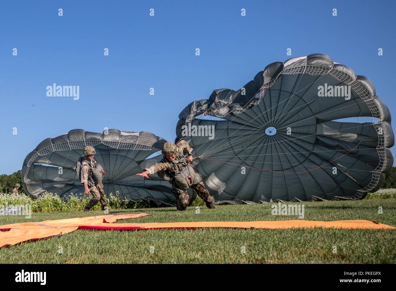 Two British paratroopers, assigned to the United Kingdom’s 3 Commando ...