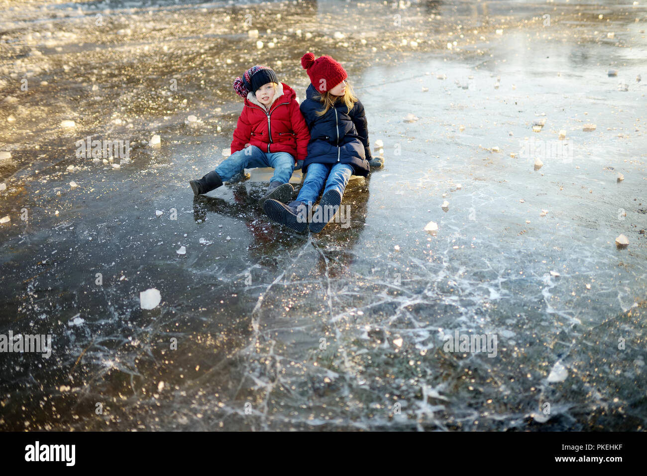 Two freezing children hi-res stock photography and images - Alamy