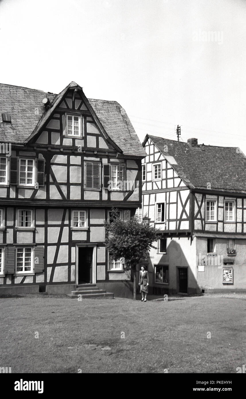 1950s, historical, Koln, Germany, in the Old Town, a lady standing by ...