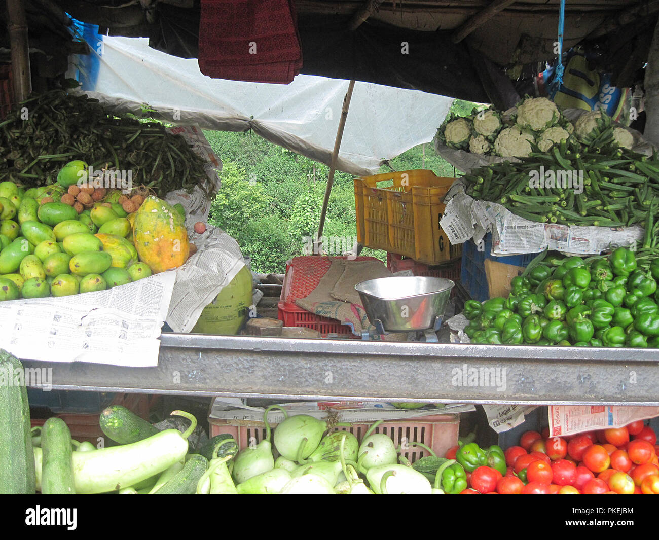 Supermarket in mumbai india hi-res stock photography and images - Alamy
