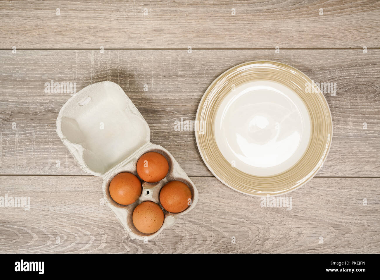 Wooden egg box hi-res stock photography and images - Alamy