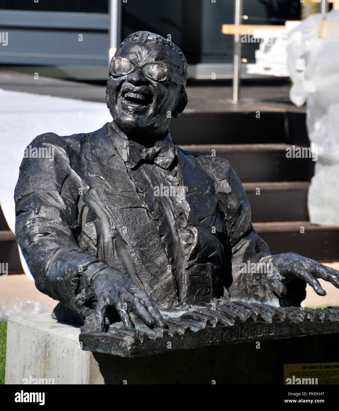 Around Switzerland - Ray Charles Statue