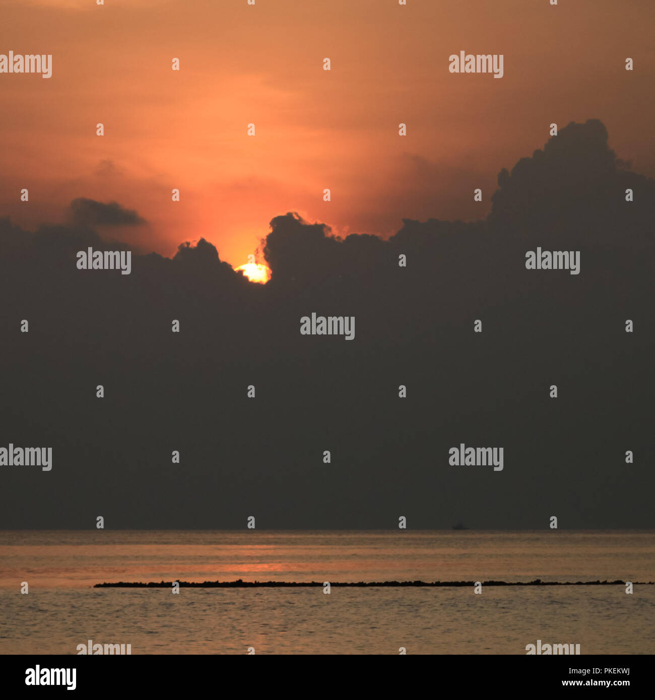 Tropical indian and pacific ocean hi-res stock photography and images ...