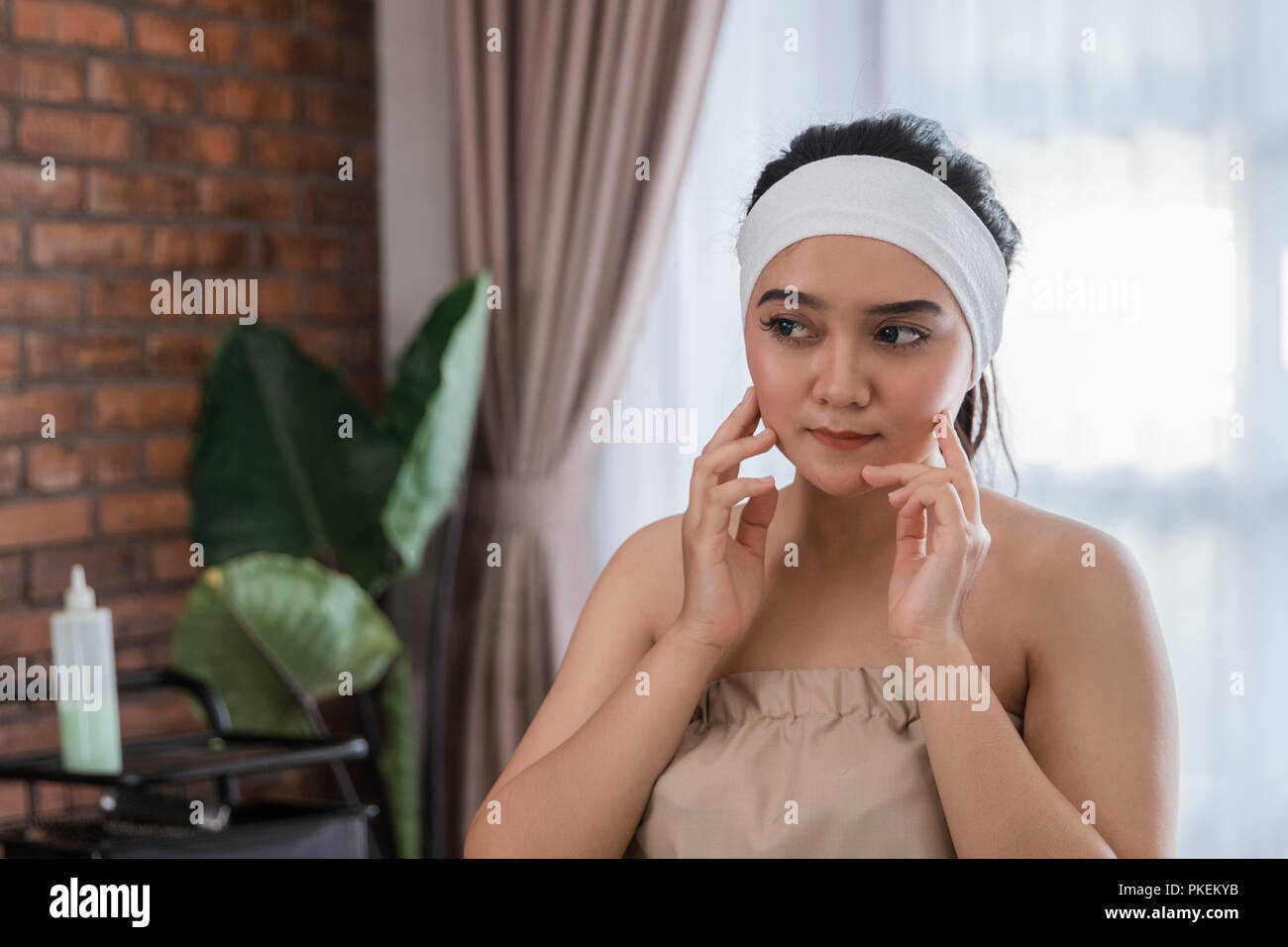 beauty woman self treatment at home Stock Photo - Alamy