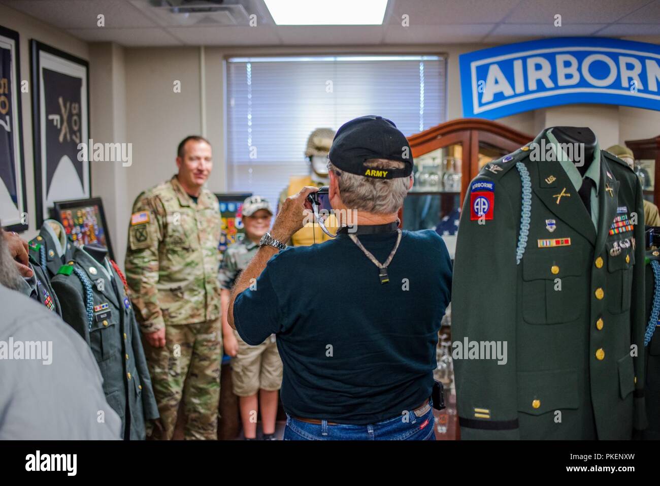 Basic combat training graduation hi-res stock photography and images ...
