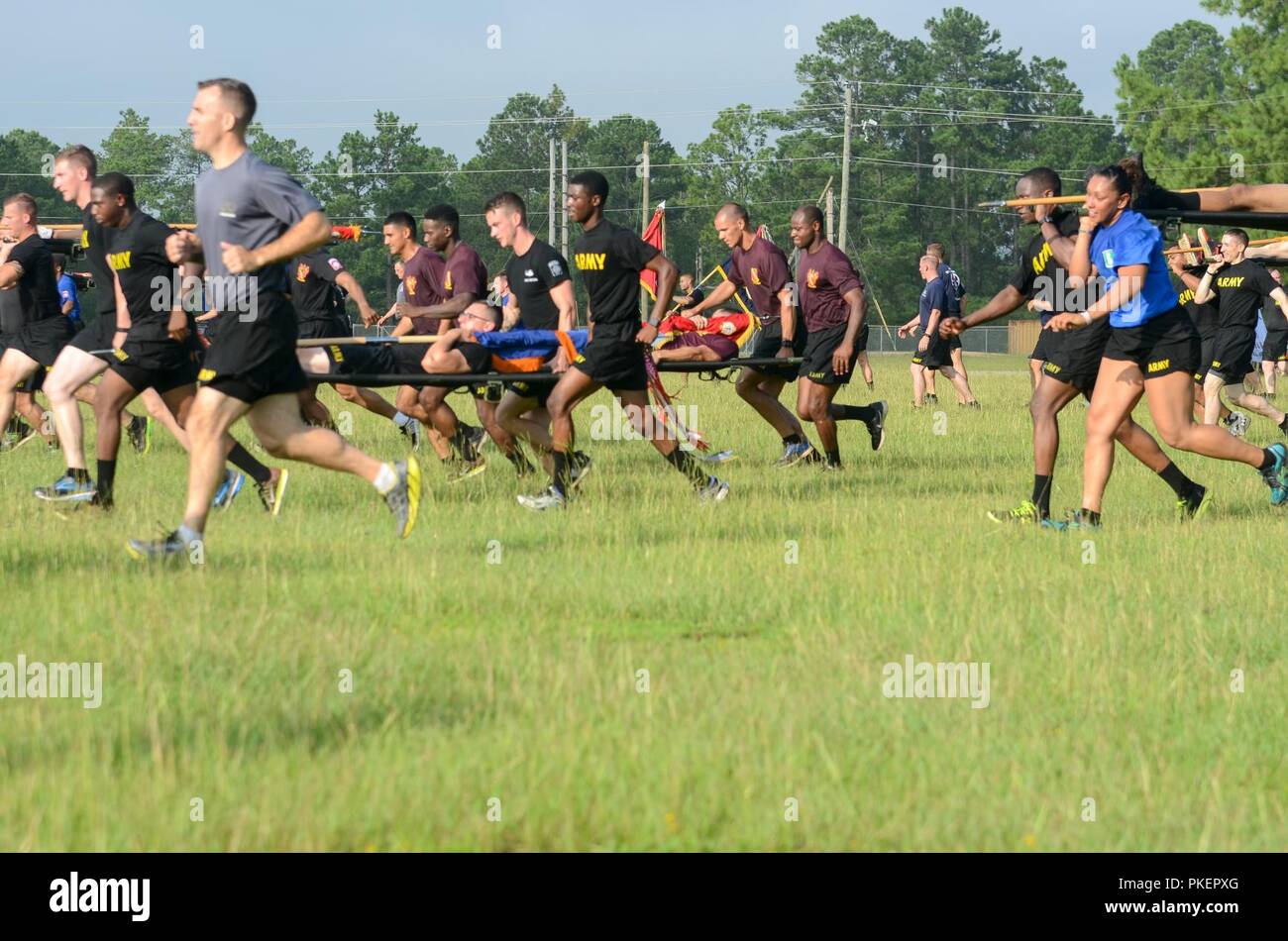 Litter carry race hi-res stock photography and images - Alamy