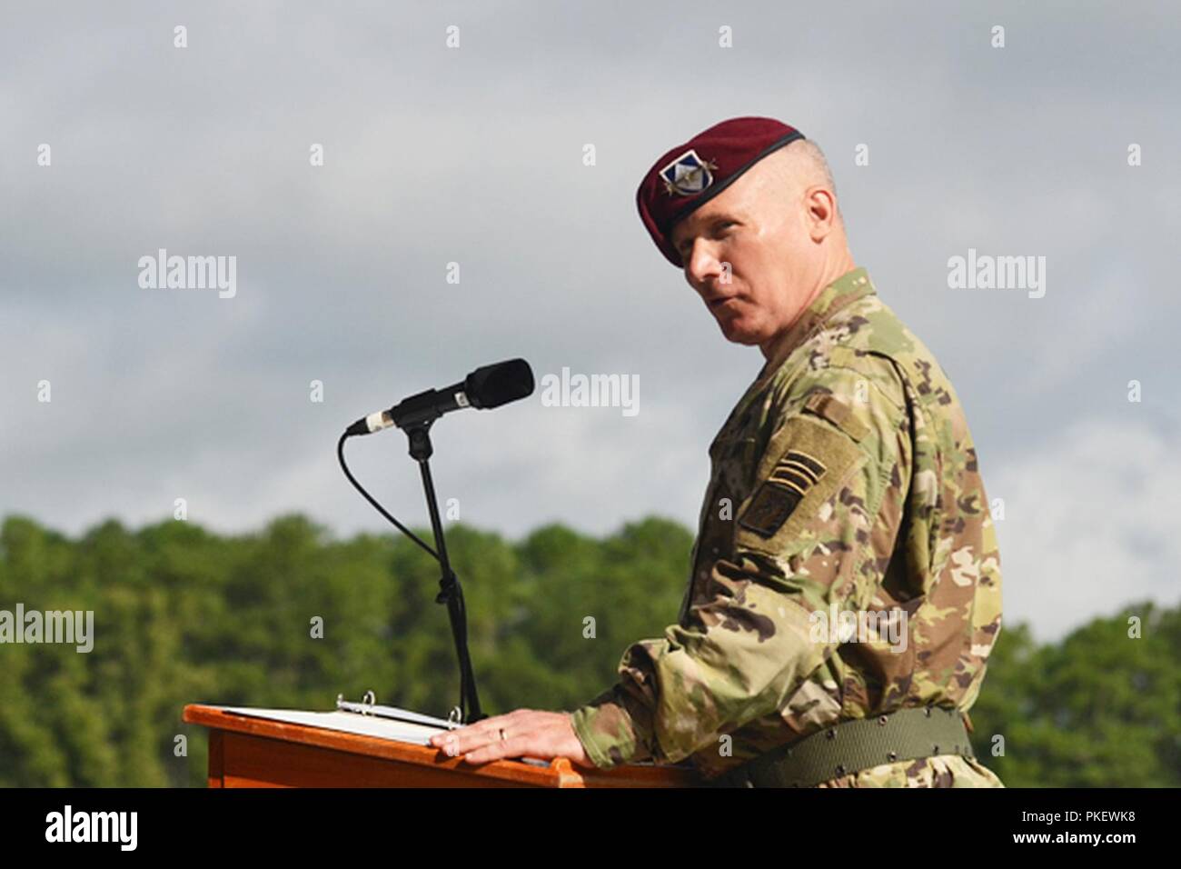 Commander of the 82nd airborne division hi-res stock photography and ...